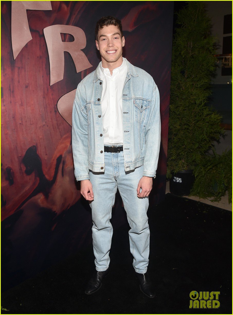 Sebastian Stan & Daisy Edgar-Jones Pose for Prom-Style Photos at 'Fresh ...