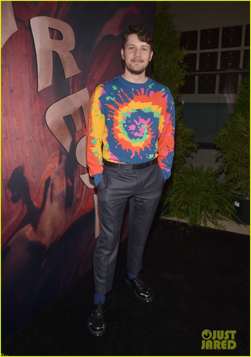 Sebastian Stan & Daisy Edgar-Jones Pose for Prom-Style Photos at 'Fresh ...