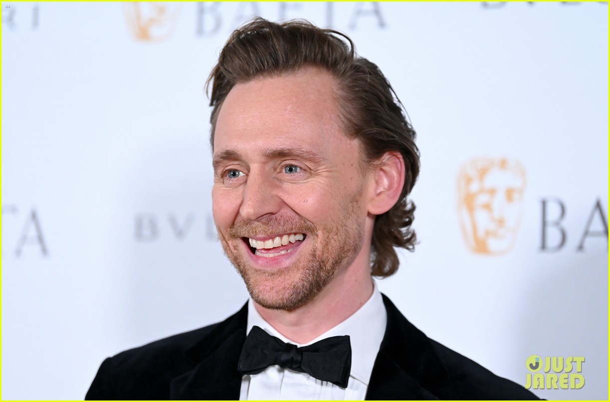 Tom Hiddleston Looks So Dapper at BAFTAs Dinner with Lashana Lynch ...