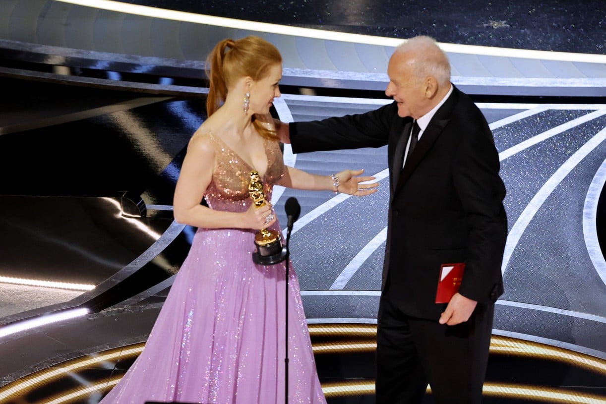 Jessica Chastain Pays Tribute to LGBTQ+ Community in Best Actress Oscar ...