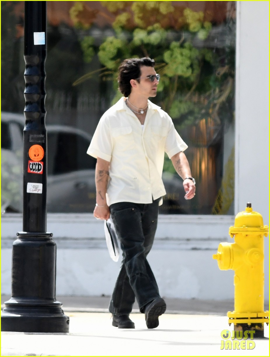 Joe Jonas Grabs Lunch with a Friend in Miami: Photo 4716436 | Joe Jonas ...