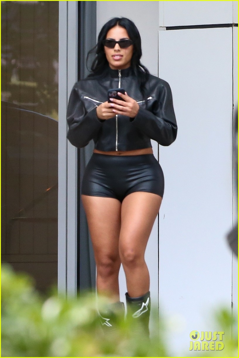 Photo: kanye west with chaney jones in miami 01 | Photo 4715489 | Just ...