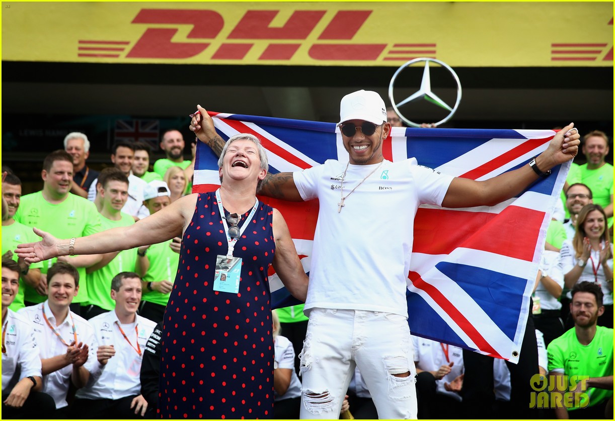 F1 Driver Lewis Hamilton Announces He's Changing His Name to Honor His ...