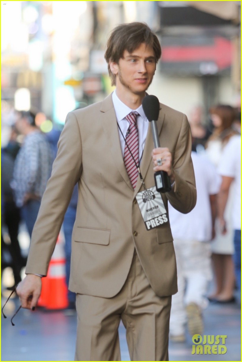 Machine Gun Kelly Looks Unrecognizable While Filming 'Jimmy Kimmel Live ...