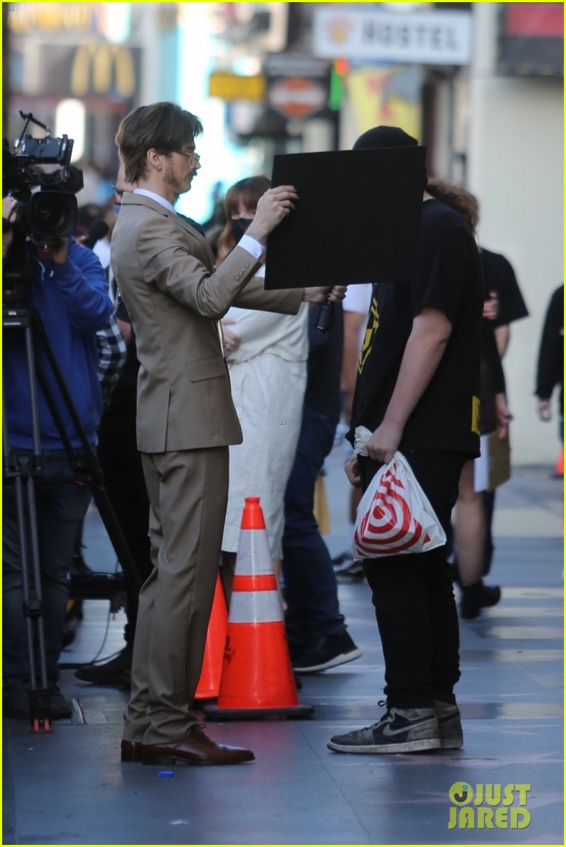 Machine Gun Kelly Looks Unrecognizable While Filming 'Jimmy Kimmel Live ...