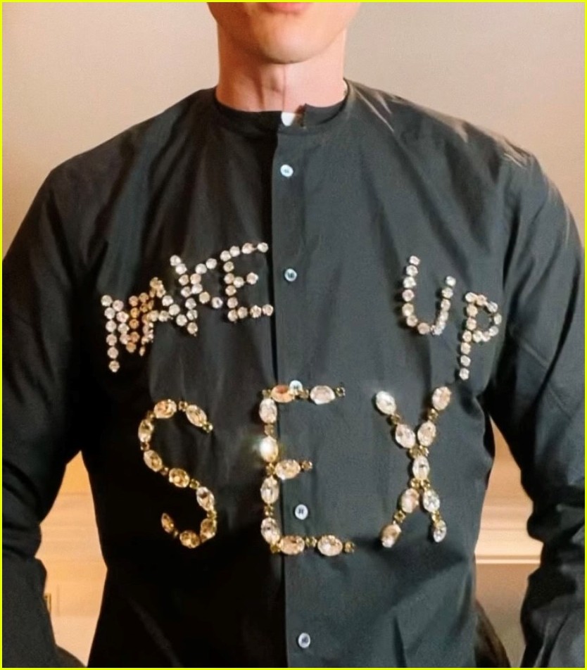 Machine Gun Kelly Reveals Song Titles for 'Mainstream Sellout' Album ...