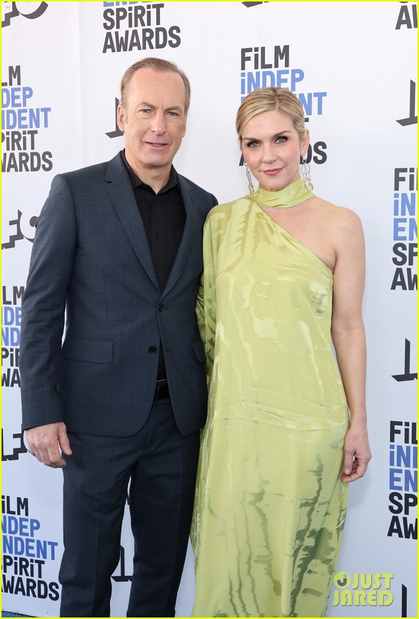 Bob Odenkirk & Rhea Seehorn Joke About His Heart Attack While ...