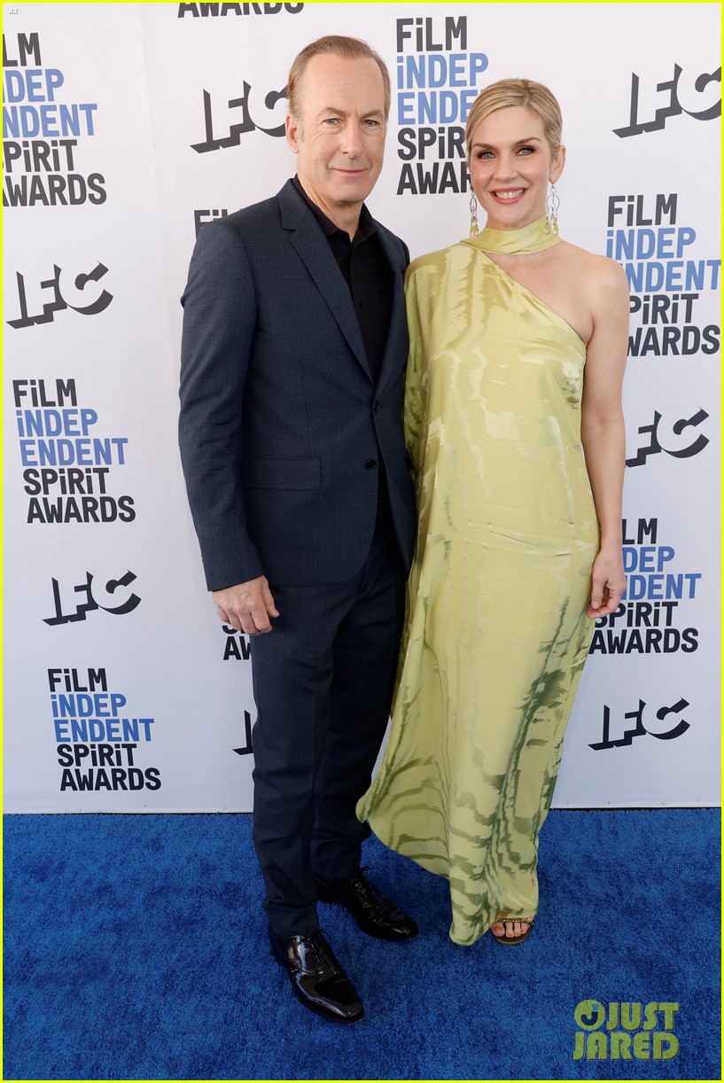 Bob Odenkirk & Rhea Seehorn Joke About His Heart Attack While ...