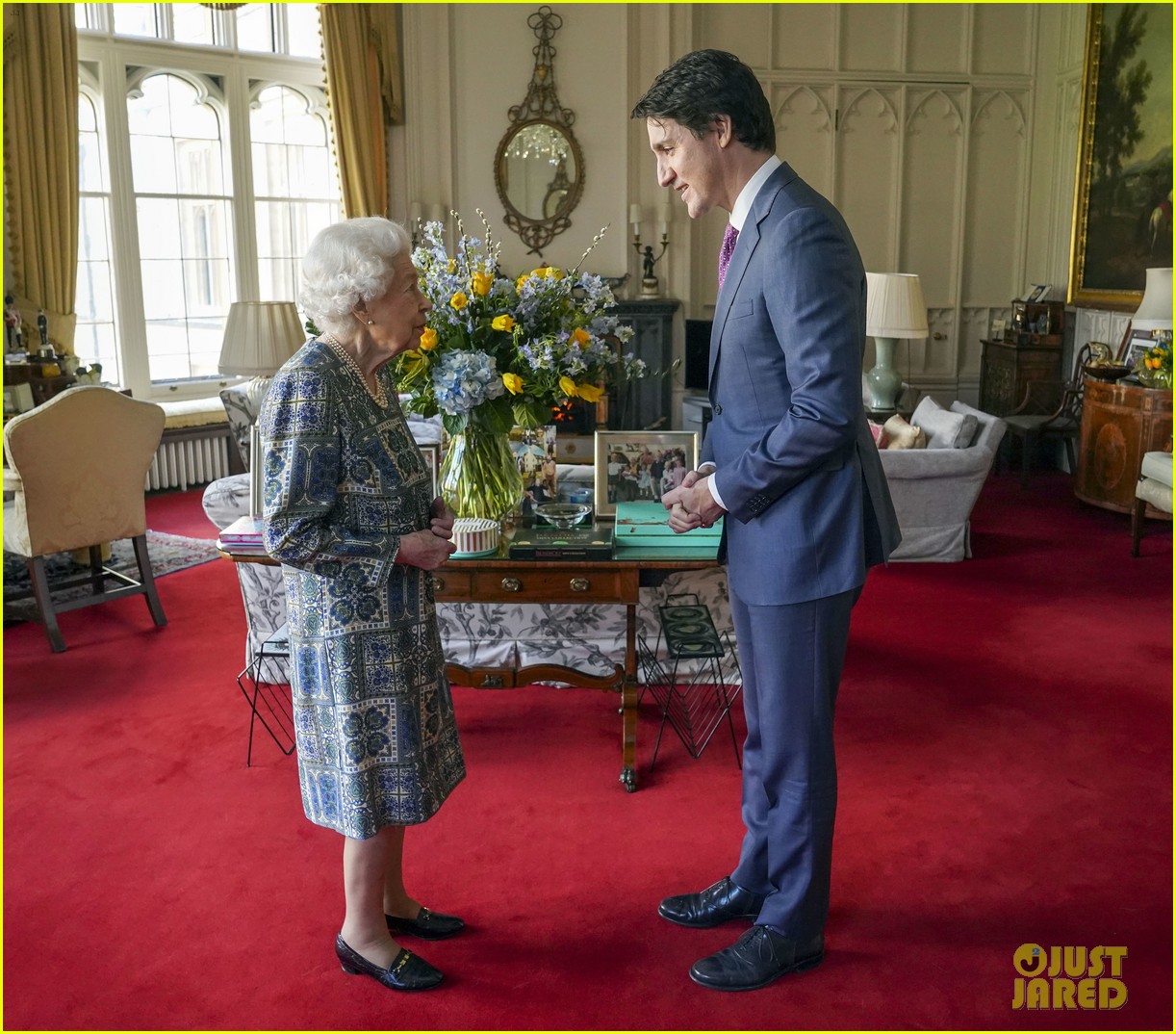 Queen Elizabeth Meets with Justin Trudeau in First In-Person Appearance ...