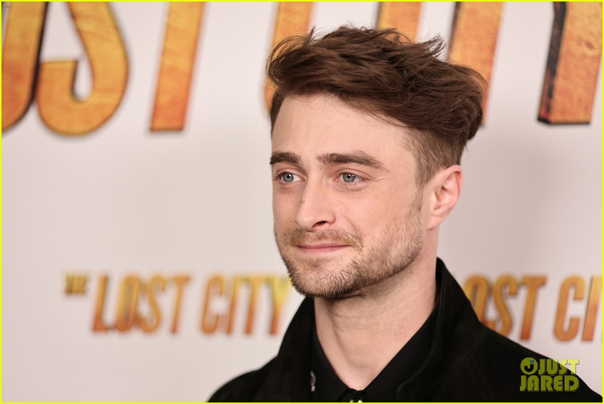 Daniel Radcliffe Makes Rare Red Carpet Appearance with Girlfriend Erin ...