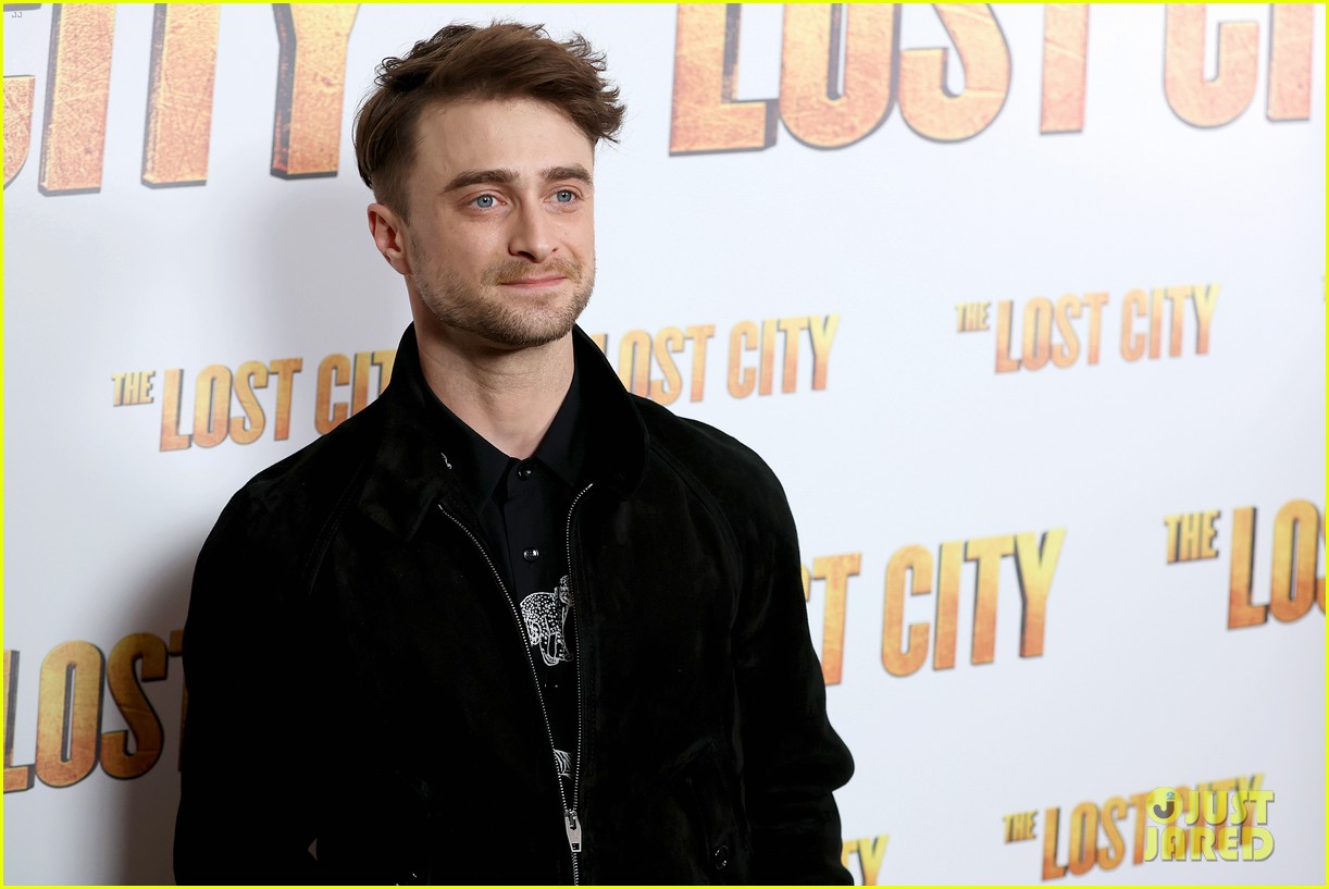 Daniel Radcliffe Makes Rare Red Carpet Appearance with Girlfriend Erin ...