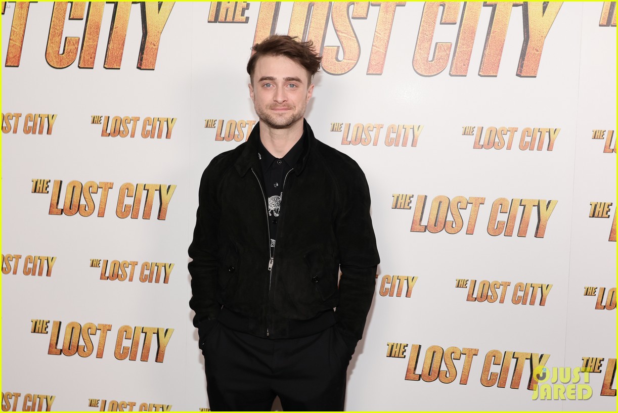 Daniel Radcliffe Makes Rare Red Carpet Appearance with Girlfriend Erin ...