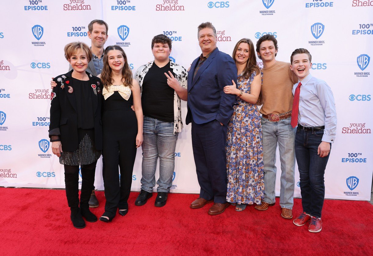 Iain Armitage, Zoe Perry & 'Young Sheldon' Cast Celebrate 100th Episode ...