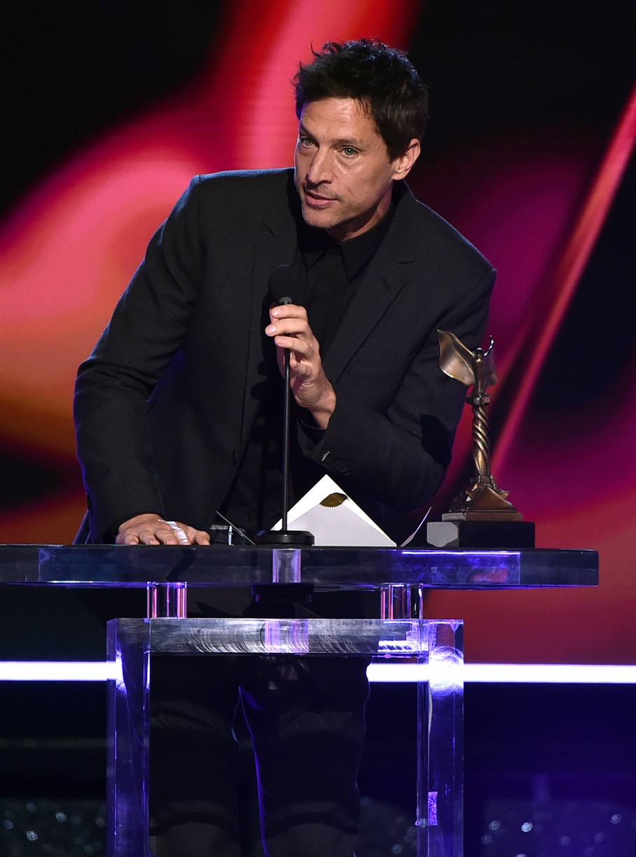 Simon Rex Wins Best Male Lead Actor at Spirit Awards 2022: 'I'm Just ...