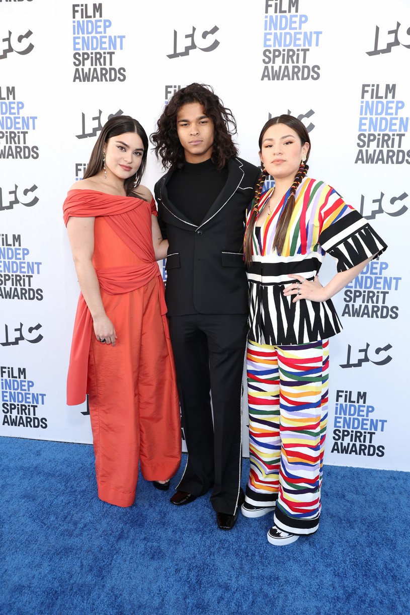 Taika Waititi & 'Reservation Dogs' Cast Hit The Spirit Awards 2022; Win ...