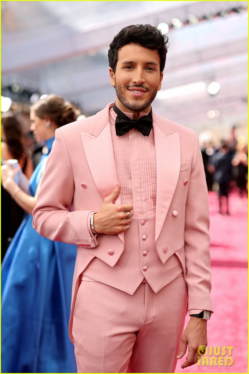 Sebastian Yatra Hits the Oscars 2022 Red Carpet Ahead of 'Dos Oruguitas ...