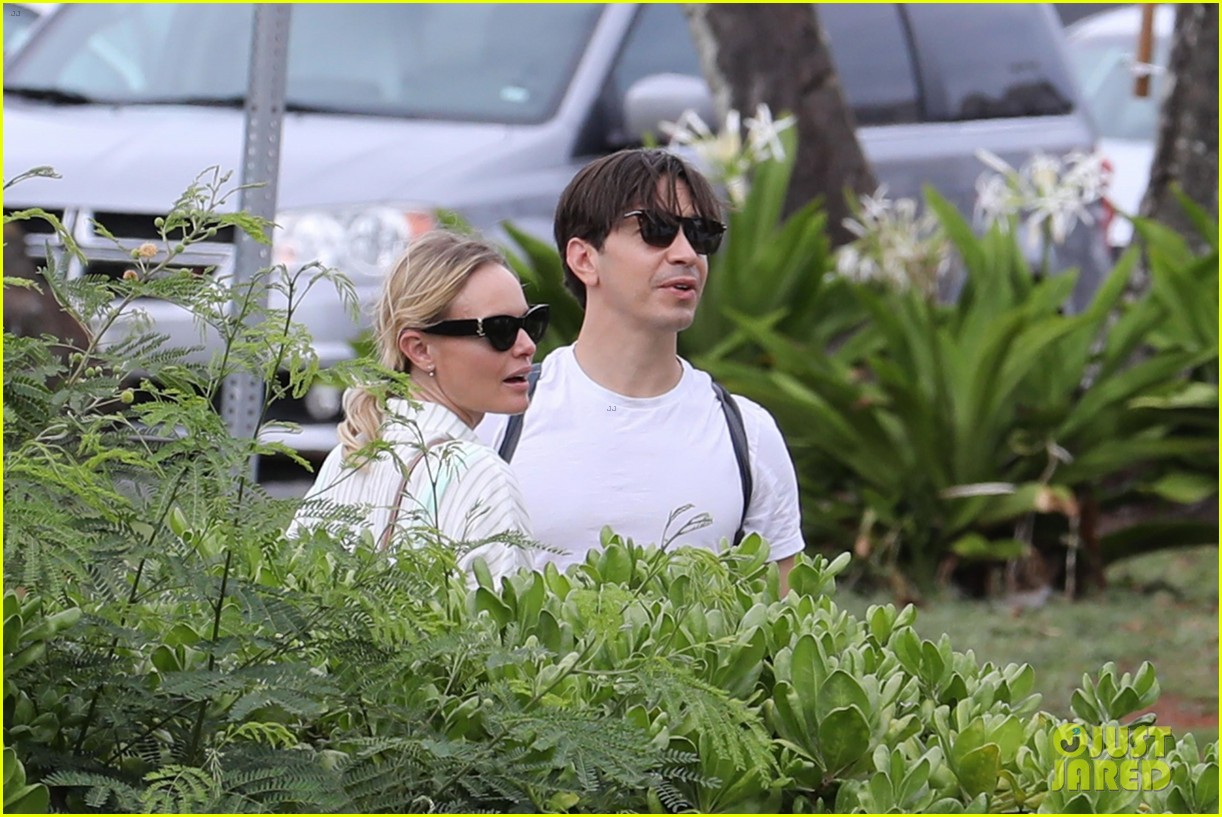 Kate Bosworth & Justin Long Flaunt Cute PDA in New Photos from Hawaii ...