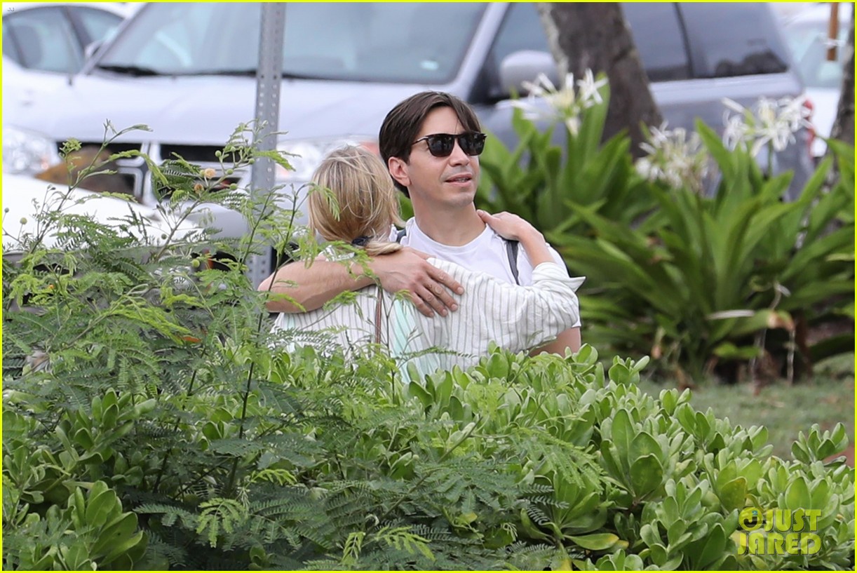 Kate Bosworth & Justin Long Flaunt Cute PDA in New Photos from Hawaii ...
