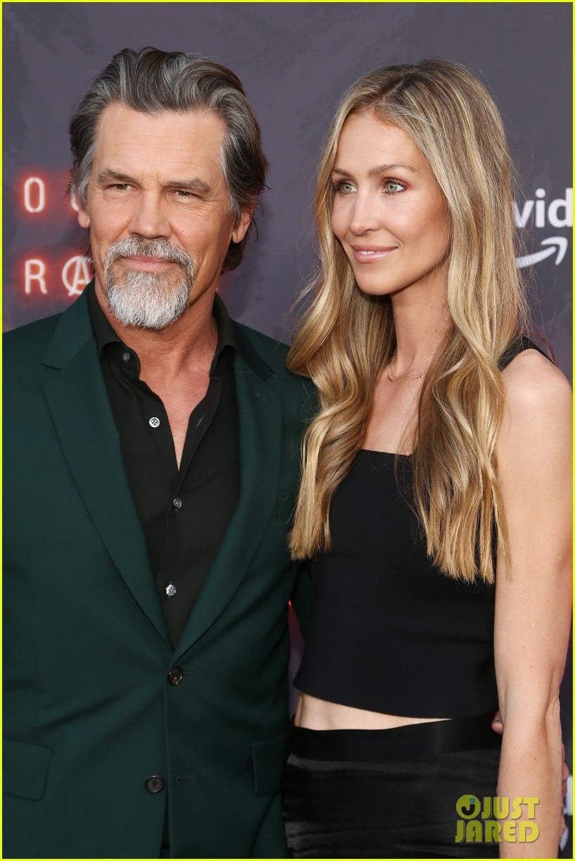 Josh Brolin is Supported by Wife Kathryn at the Premiere of His Western ...
