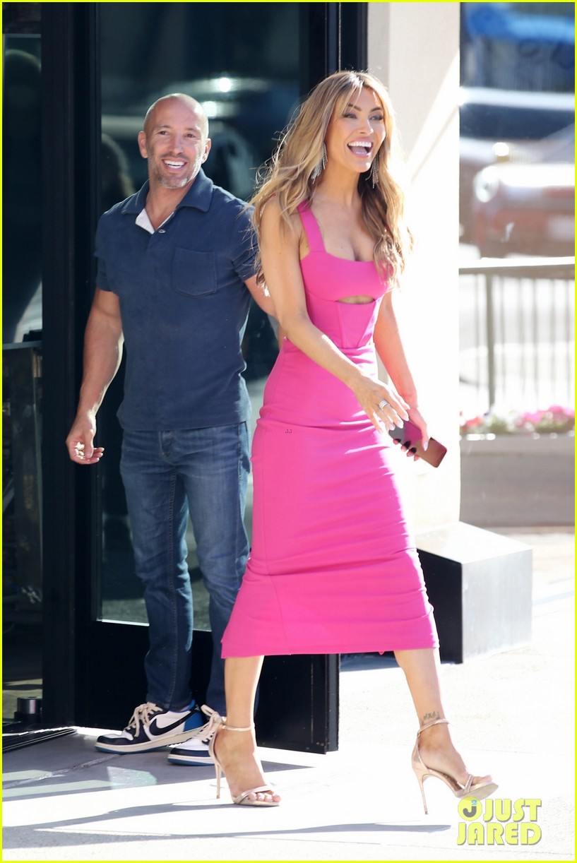 Chrishell Stause Helps Ex-Boyfriend Jason Oppenheim & Twin Brother ...