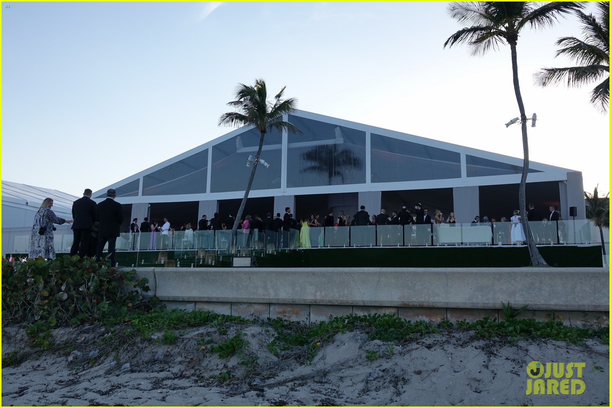 Eva Longoria, Gordon Ramsay, & More Stars Mingle at Brooklyn Beckham ...