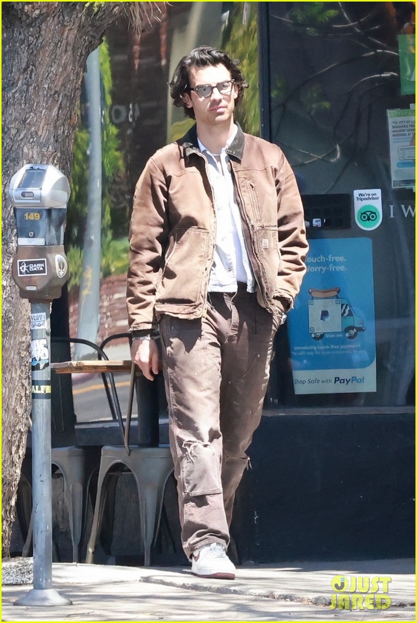 Joe Jonas Spends the Day Shopping with Longtime Pal Greg Garbowsky ...