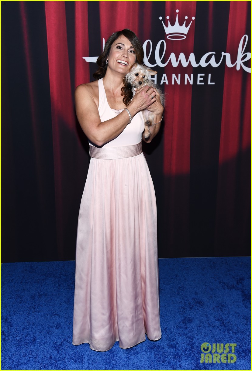 Jennifer Grey Recalls the Moment Her Father Joel Grey Was Outed as Gay ...