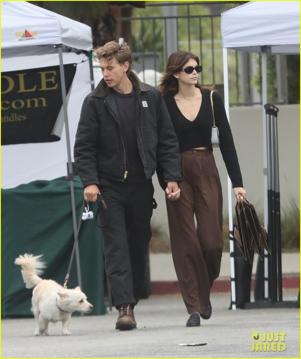 Kaia Gerber & Austin Butler Hold Hands During a Trip to the Farmer's ...