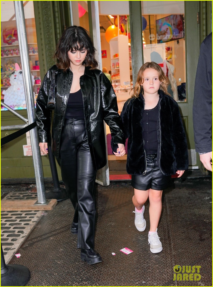 Selena Gomez Spends Time Making Slime With Sister Gracie Teefey in NYC ...