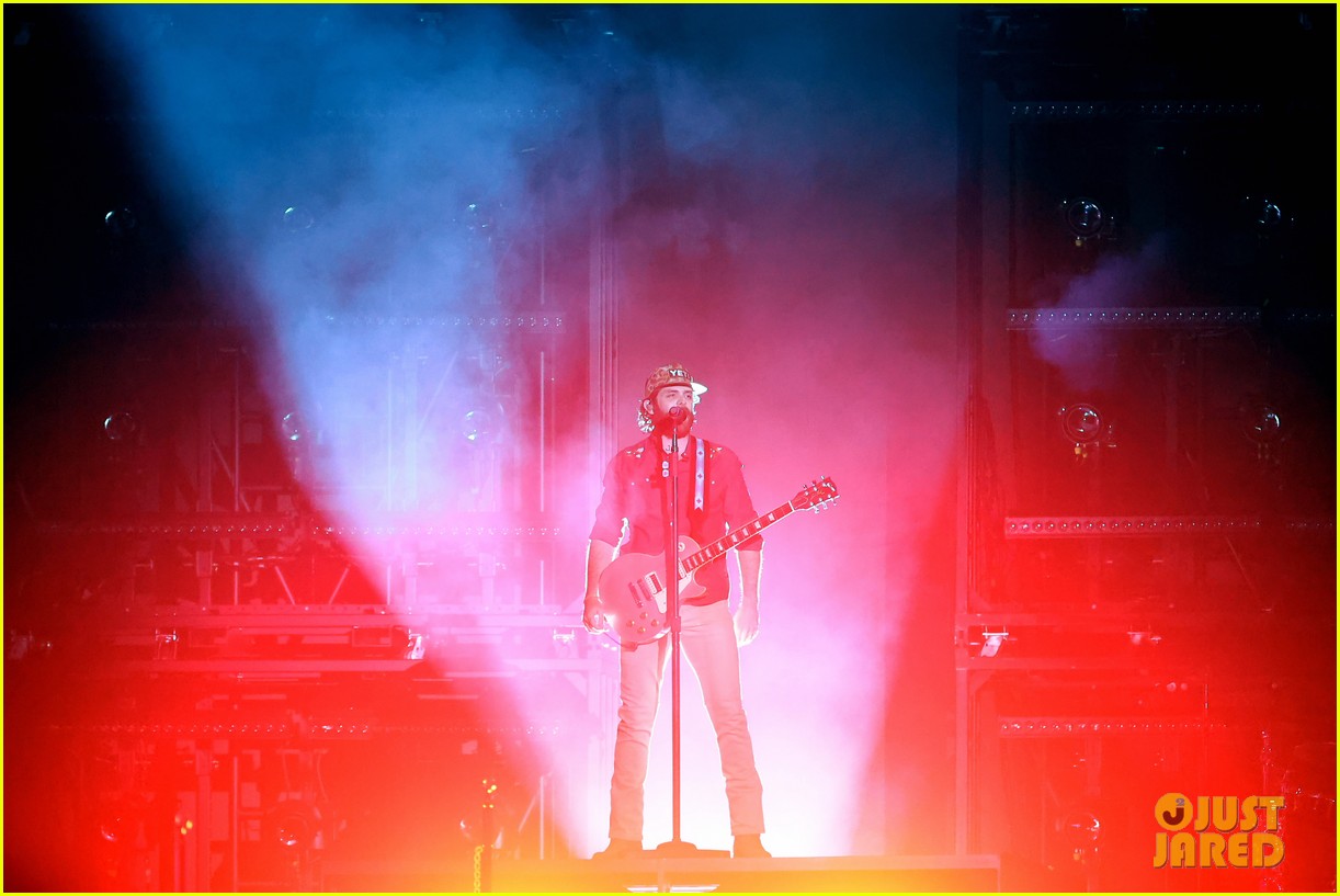 Thomas Rhett Surprises Fans at Stagecoach By Bringing Out Ashton ...