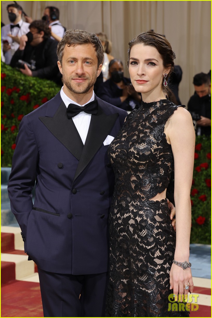 Anna Wintour's Children Bee Carrozzini & Charlie Shaffer Arrive at Met ...