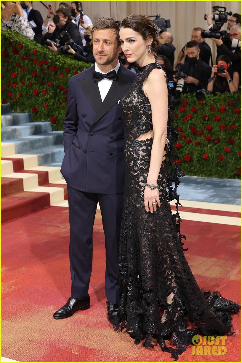 Anna Wintour's Children Bee Carrozzini & Charlie Shaffer Arrive at Met ...