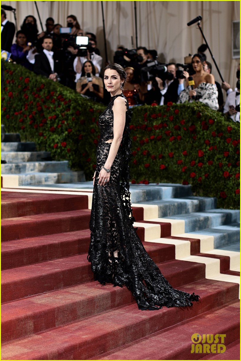 Anna Wintour's Children Bee Carrozzini & Charlie Shaffer Arrive at Met ...