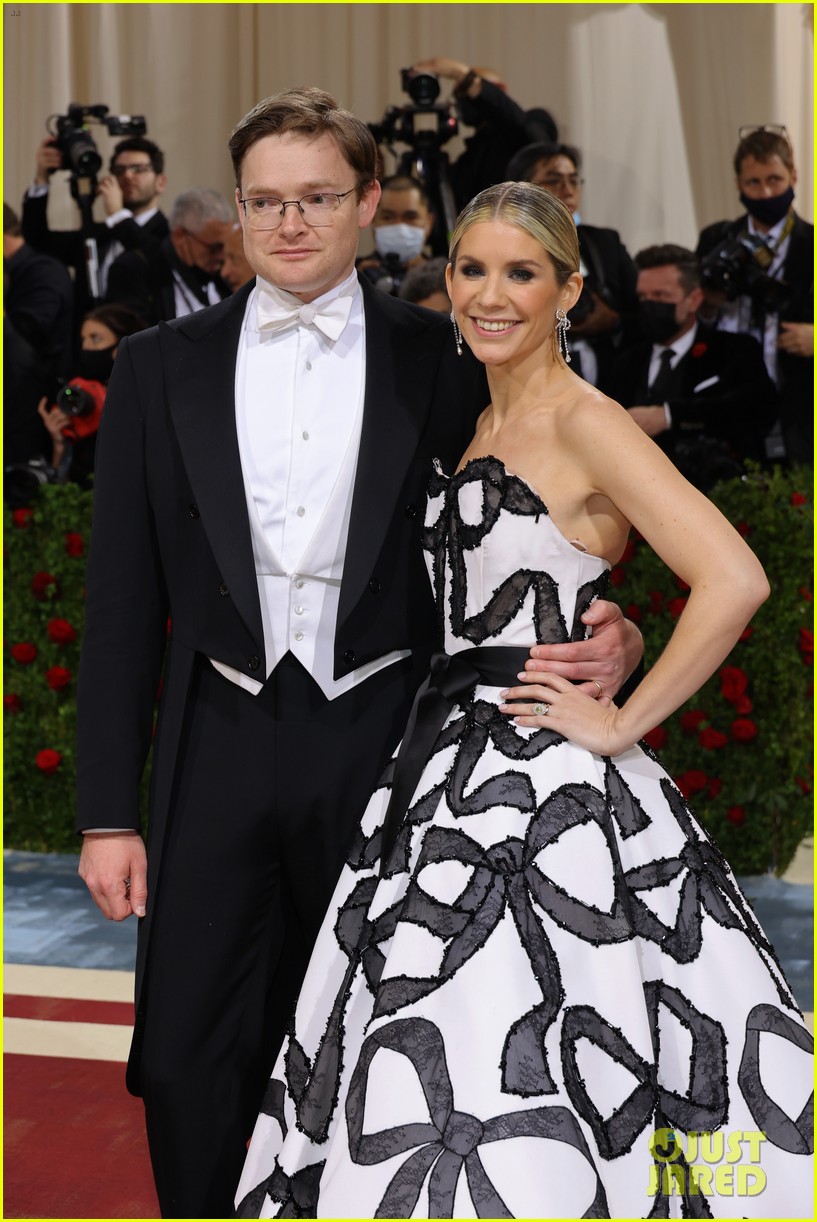 Anna Wintour's Children Bee Carrozzini & Charlie Shaffer Arrive at Met ...