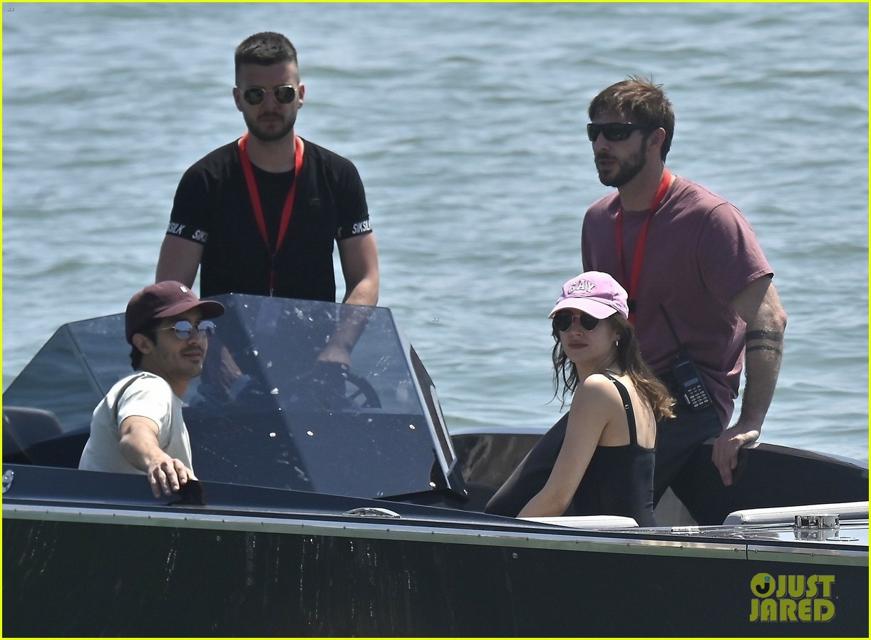 Photo: ursula corbero pda with chino darin 38 | Photo 4761156 | Just ...