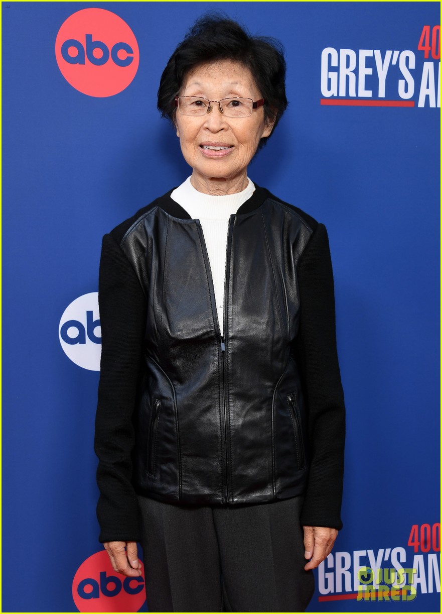 Ellen Pompeo Joins Her 'Grey's Anatomy' Co-Stars for 400th Episode ...