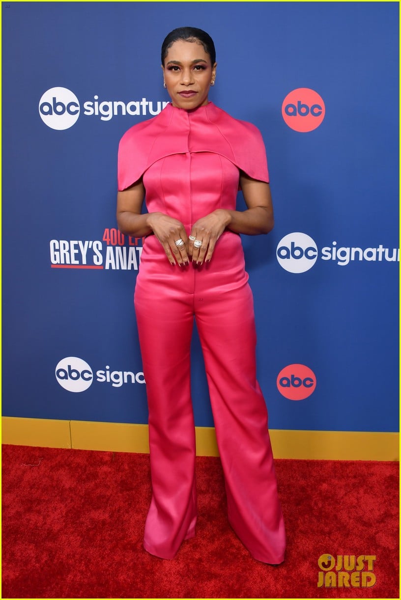 Ellen Pompeo Joins Her 'Grey's Anatomy' Co-Stars for 400th Episode ...