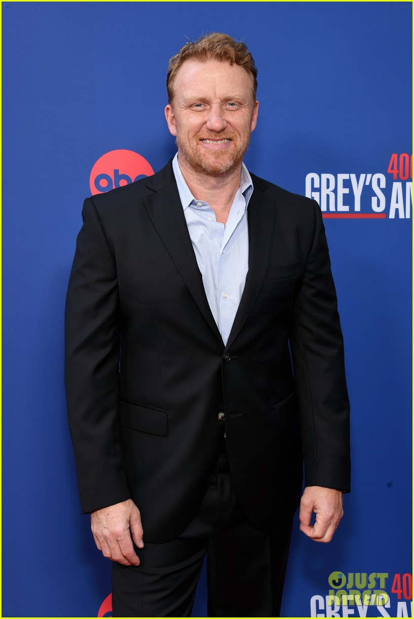 Ellen Pompeo Joins Her 'Grey's Anatomy' Co-Stars for 400th Episode ...