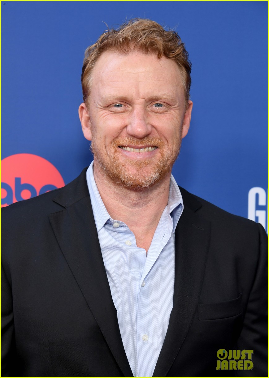 Ellen Pompeo Joins Her 'Grey's Anatomy' Co-Stars for 400th Episode ...