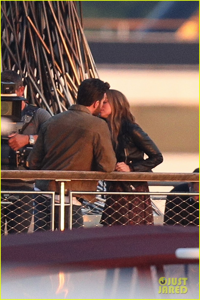 Chris Evans & Ana de Armas Film Kissing Scene for New Movie 'Ghosted ...