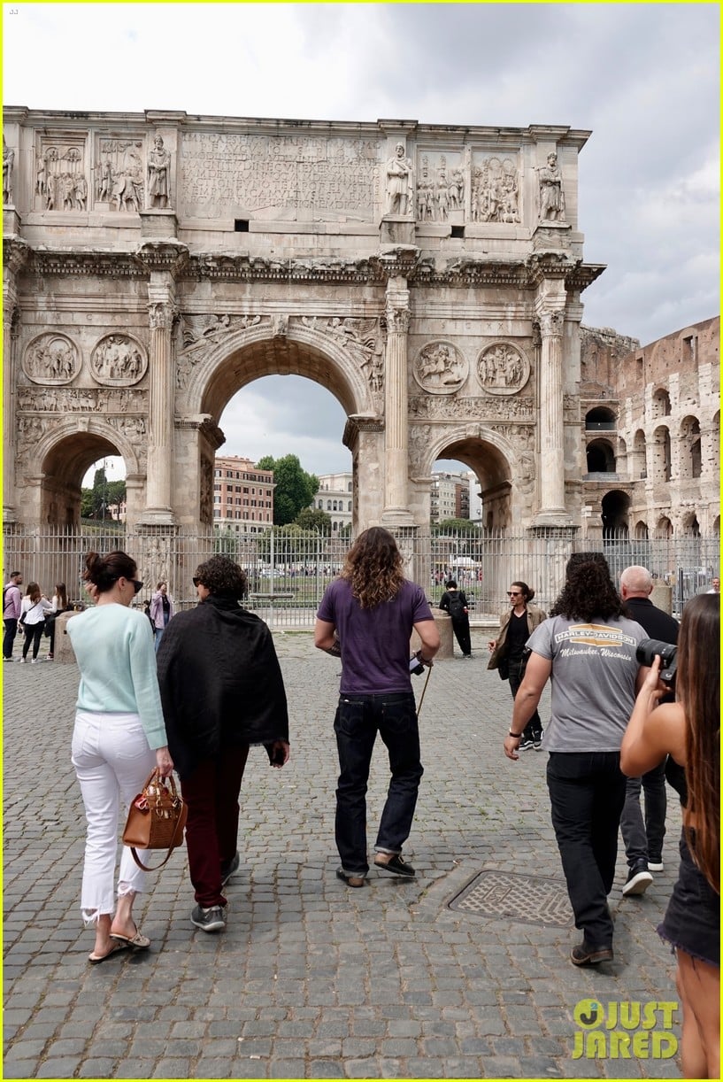 Jason Momoa Was Blown Away By The Sight of The Colosseum in Rome & His ...