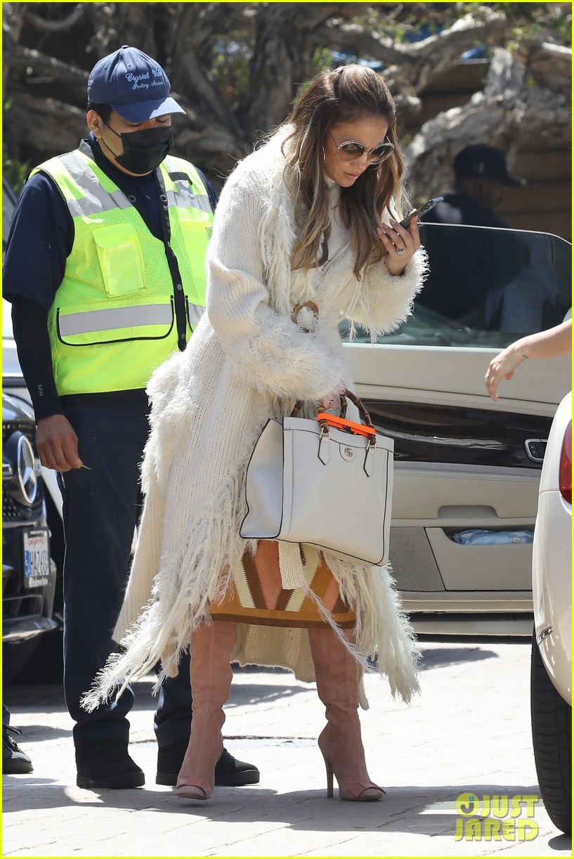 Jennifer Lopez Makes Super Stylish Arrival For Lunch With Friends in LA ...