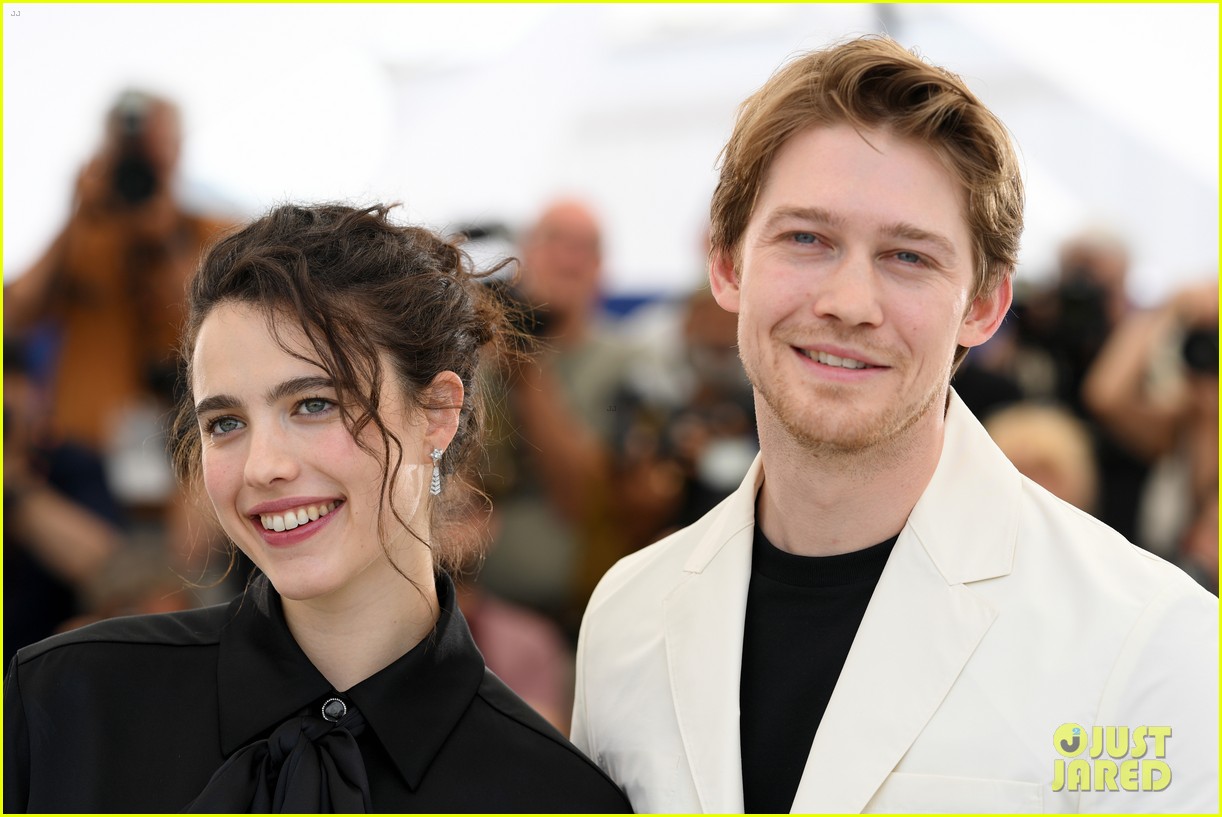 Joe Alwyn & Margaret Qualley Strike a Pose at 'The Stars At Noon' Photo Call in Cannes: Photo ...