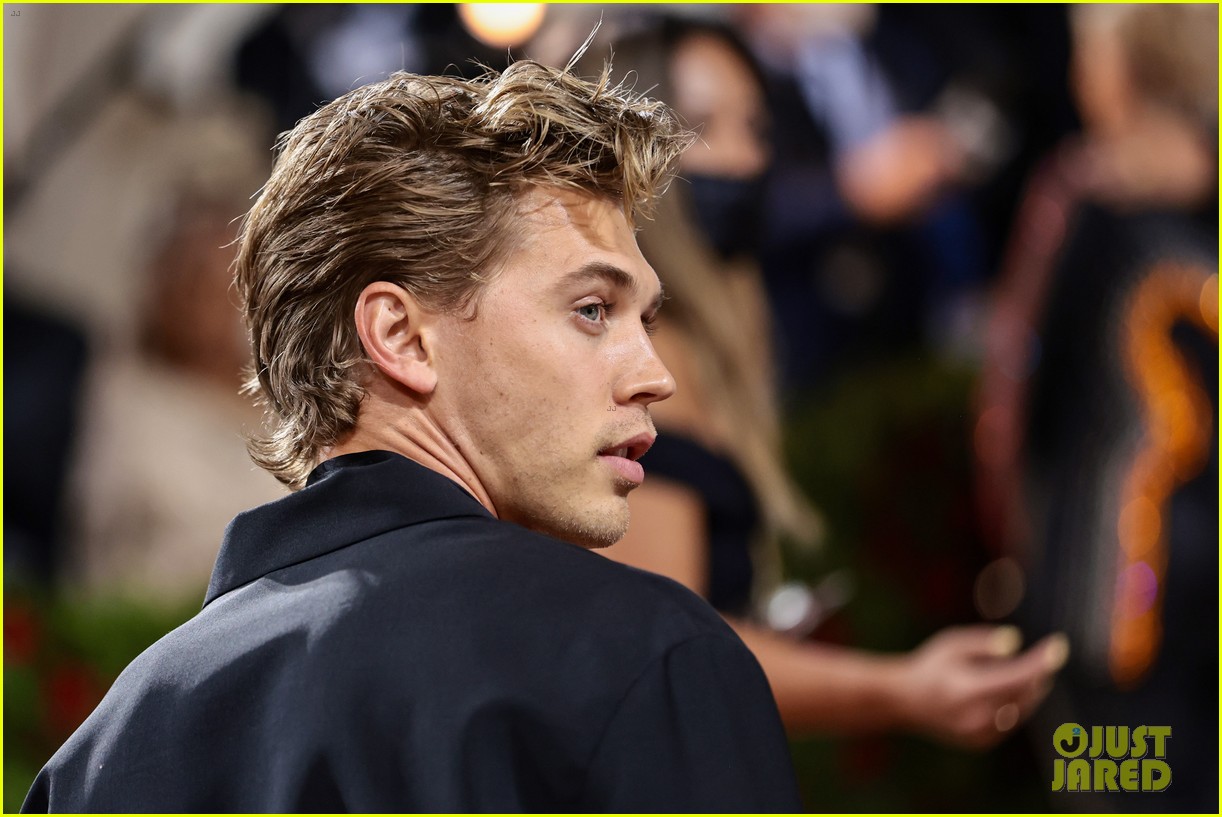 Austin Butler & Kaia Gerber Have Made Their Red Carpet Debut at Met ...