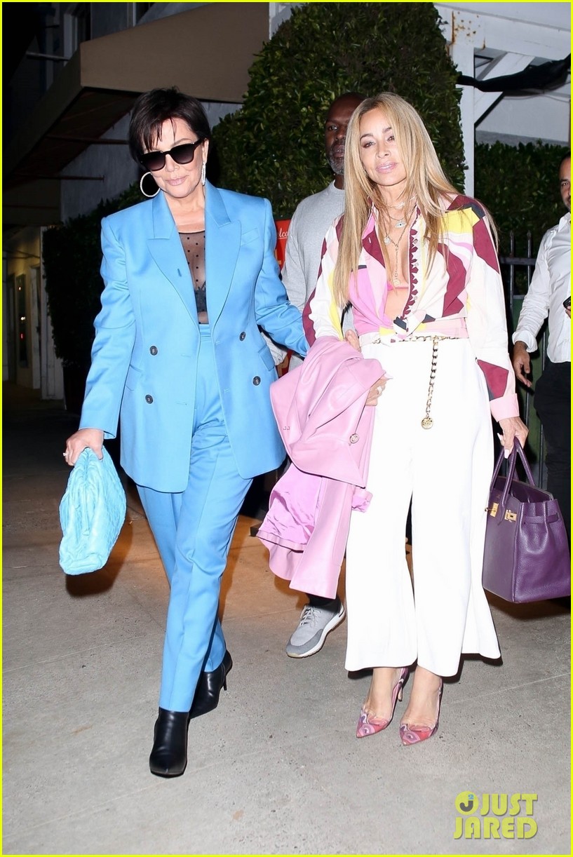 Kris Jenner Grabs Dinner with Longtime Friend Faye Resnick in Santa ...