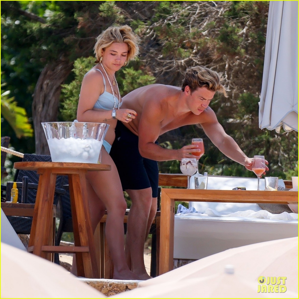 Florence Pugh & Will Poulter Spend Time Together at the Beach, Play Around in Ocean in New ...