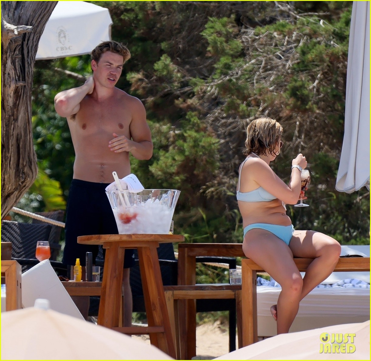 Florence Pugh & Will Poulter Spend Time Together at the Beach, Play Around in Ocean in New ...