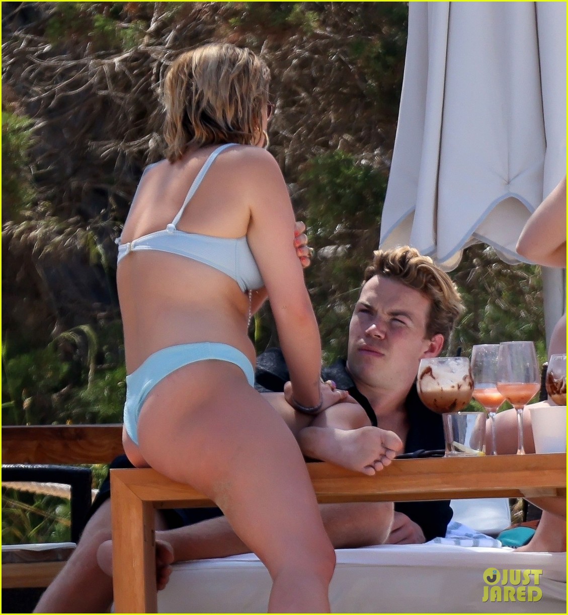 Florence Pugh & Will Poulter Spend Time Together at the Beach, Play Around in Ocean in New ...