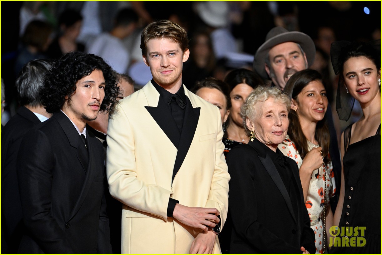 Joe Alwyn & Margaret Qualley Premiere Their New Movie 'Stars at Noon' at Cannes 2022: Photo ...