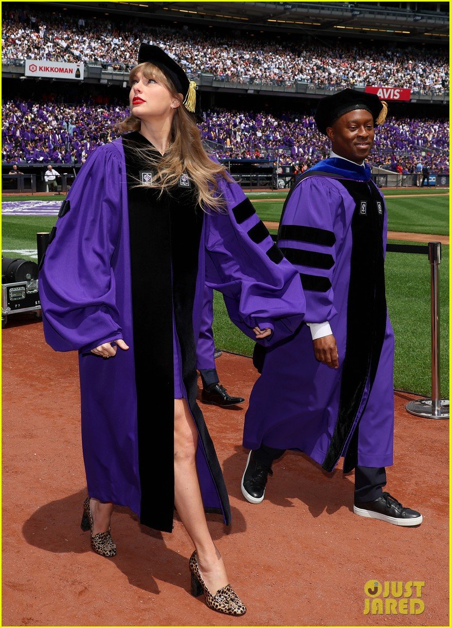 Taylor Swift Earns Her Doctorate From NYU, Delivers Commencement ...